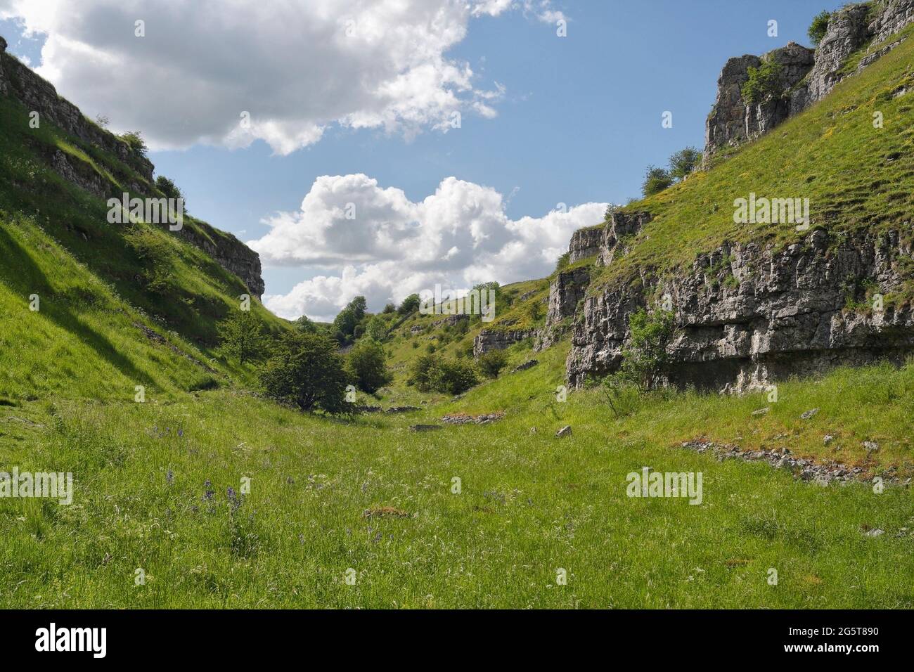 Peak district lathkill dale hi-res stock photography and images - Alamy