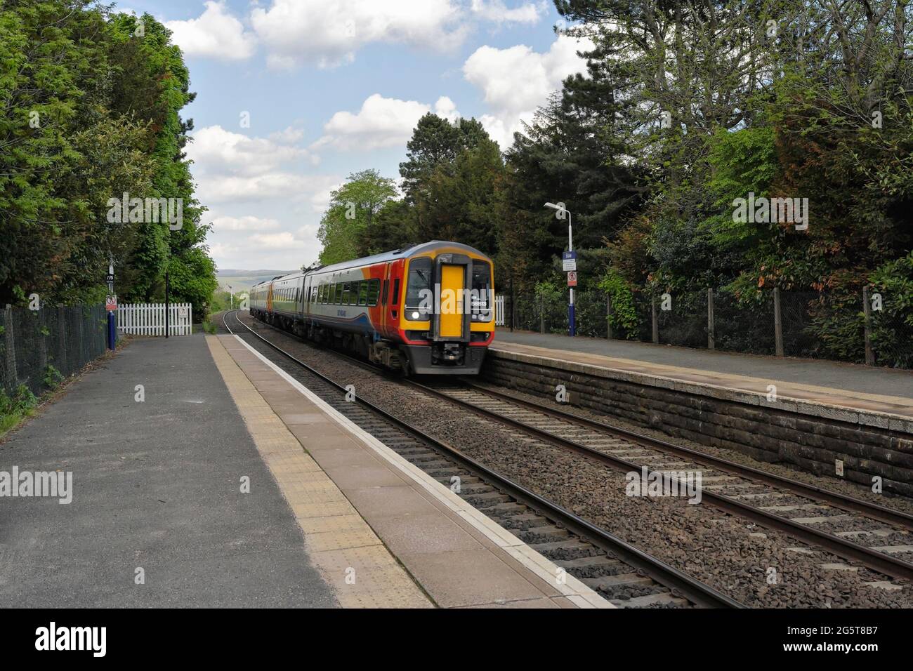 Rural train station with train hi-res stock photography and images - Alamy