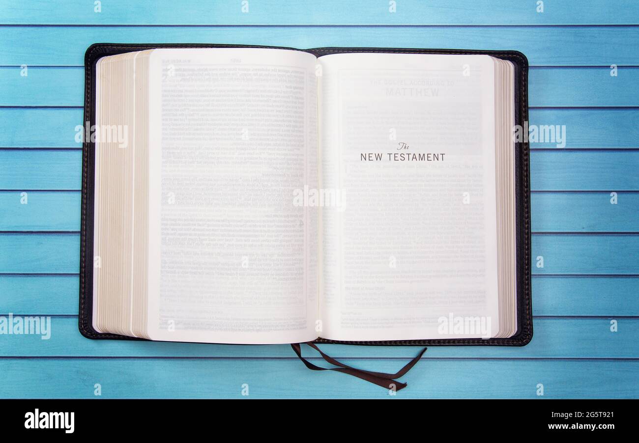 Open bible title page hi-res stock photography and images - Alamy