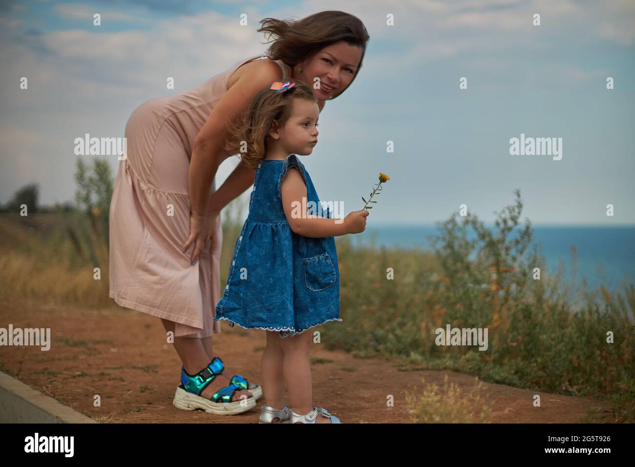 Child stand hi-res stock photography and images - Alamy