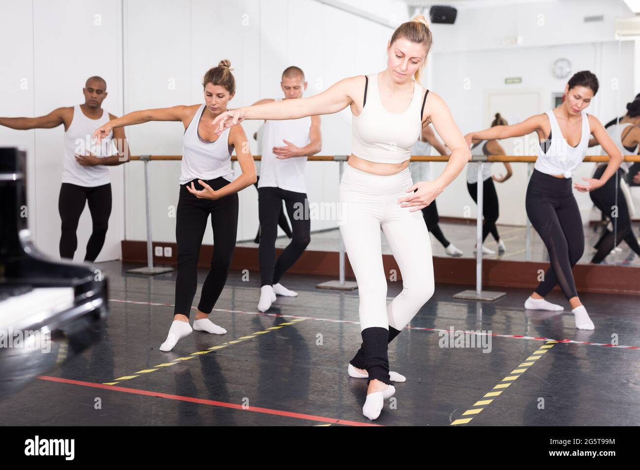 Dancer support hi-res stock photography and images - Alamy