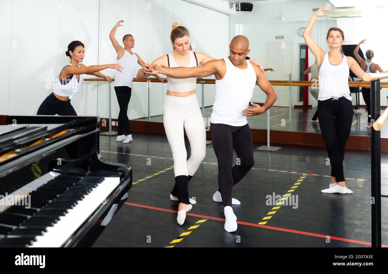 School gym class multiethnic hi-res stock photography and images - Alamy