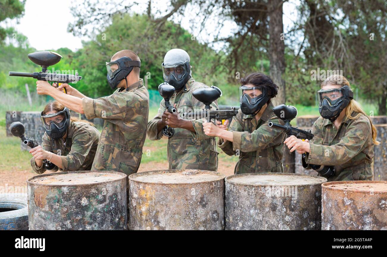 Group paintball players aiming hi-res stock photography and images - Alamy