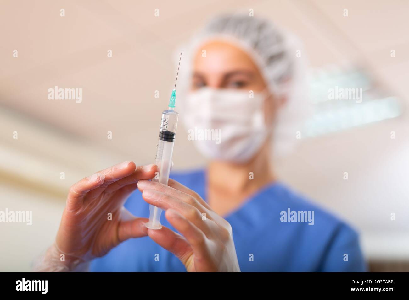 Nurse prepares a syringe for injection Stock Photo - Alamy