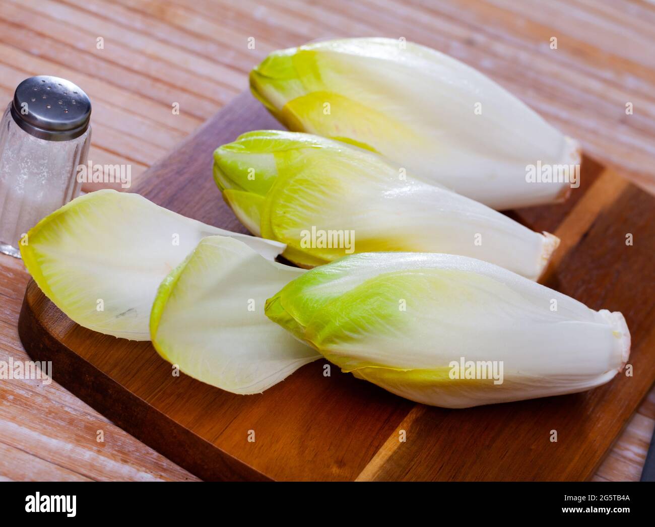 French endives hi-res stock photography and images - Alamy