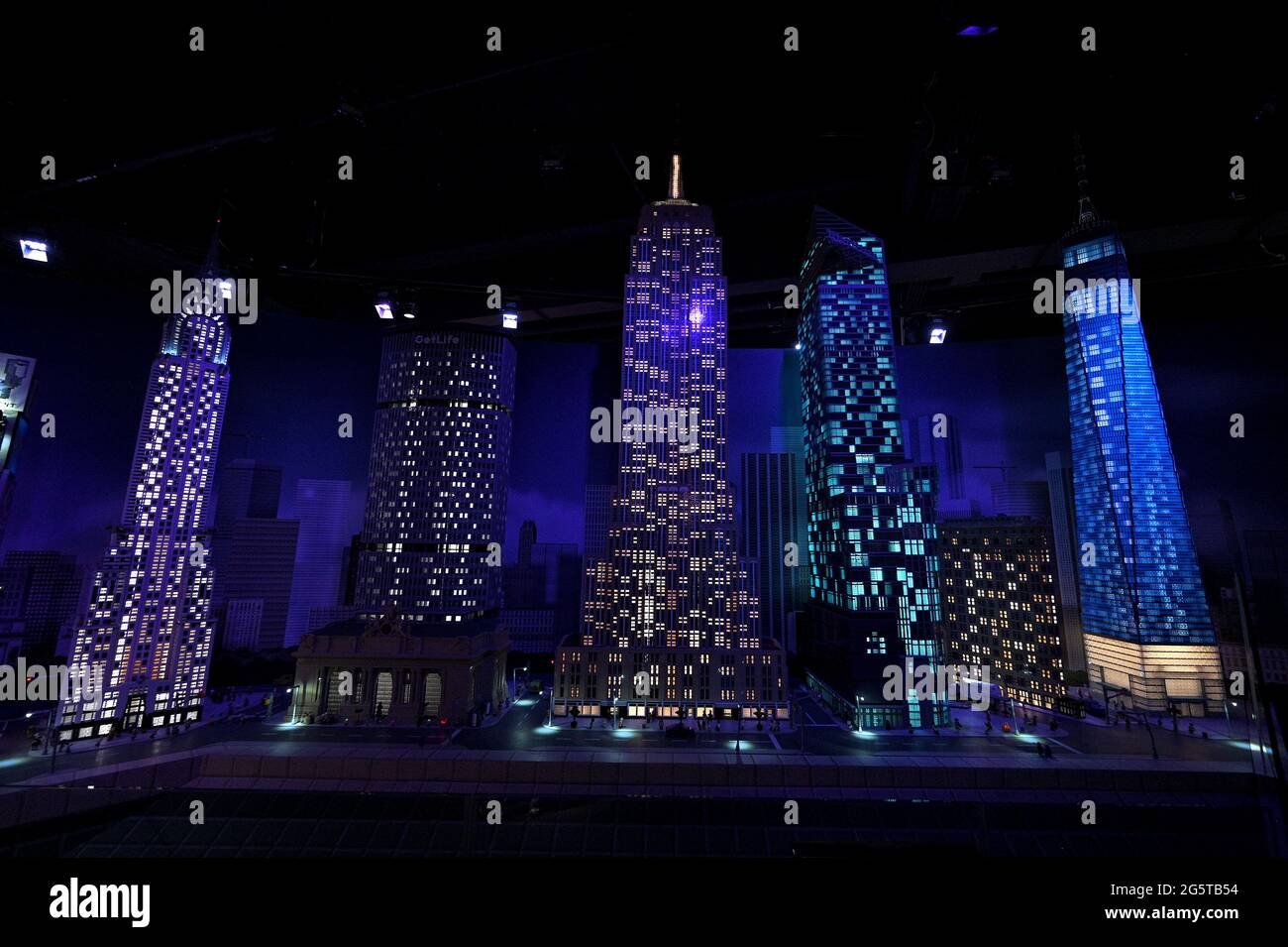 (L-R) Built out of legos, the Chrysler building, MetLife building ...