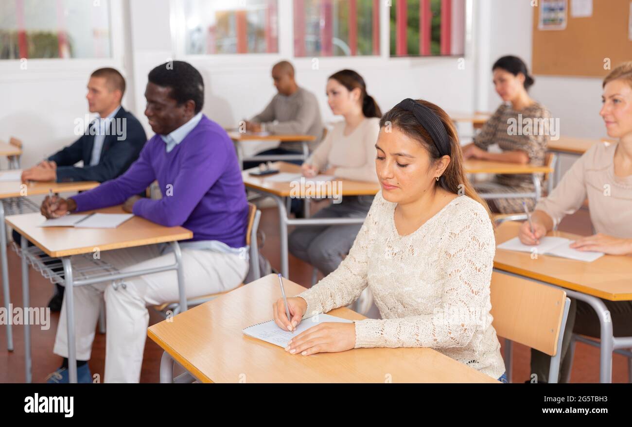 Multinational student hi-res stock photography and images - Alamy