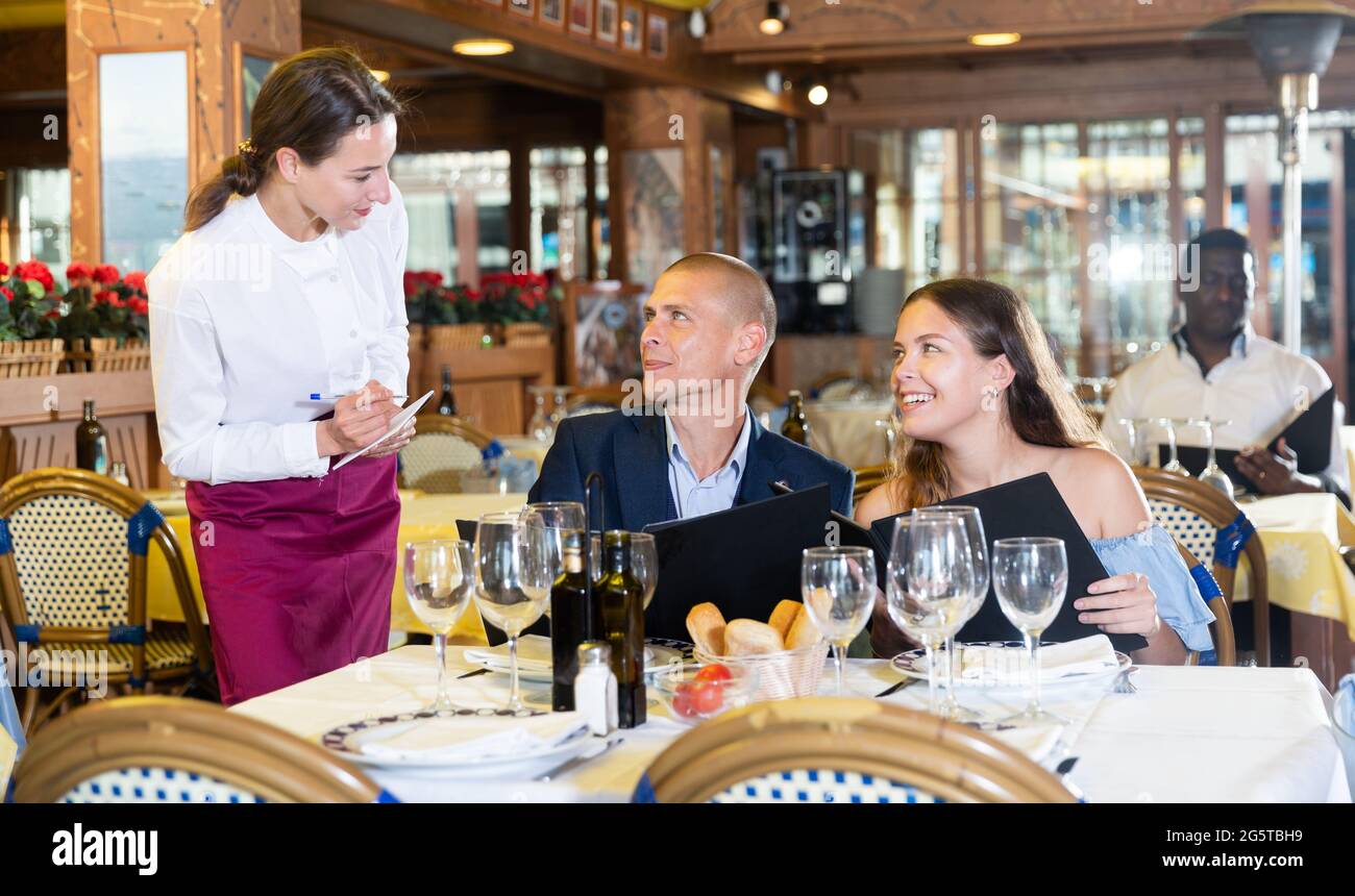 Restaurent waiter hi-res stock photography and images - Alamy