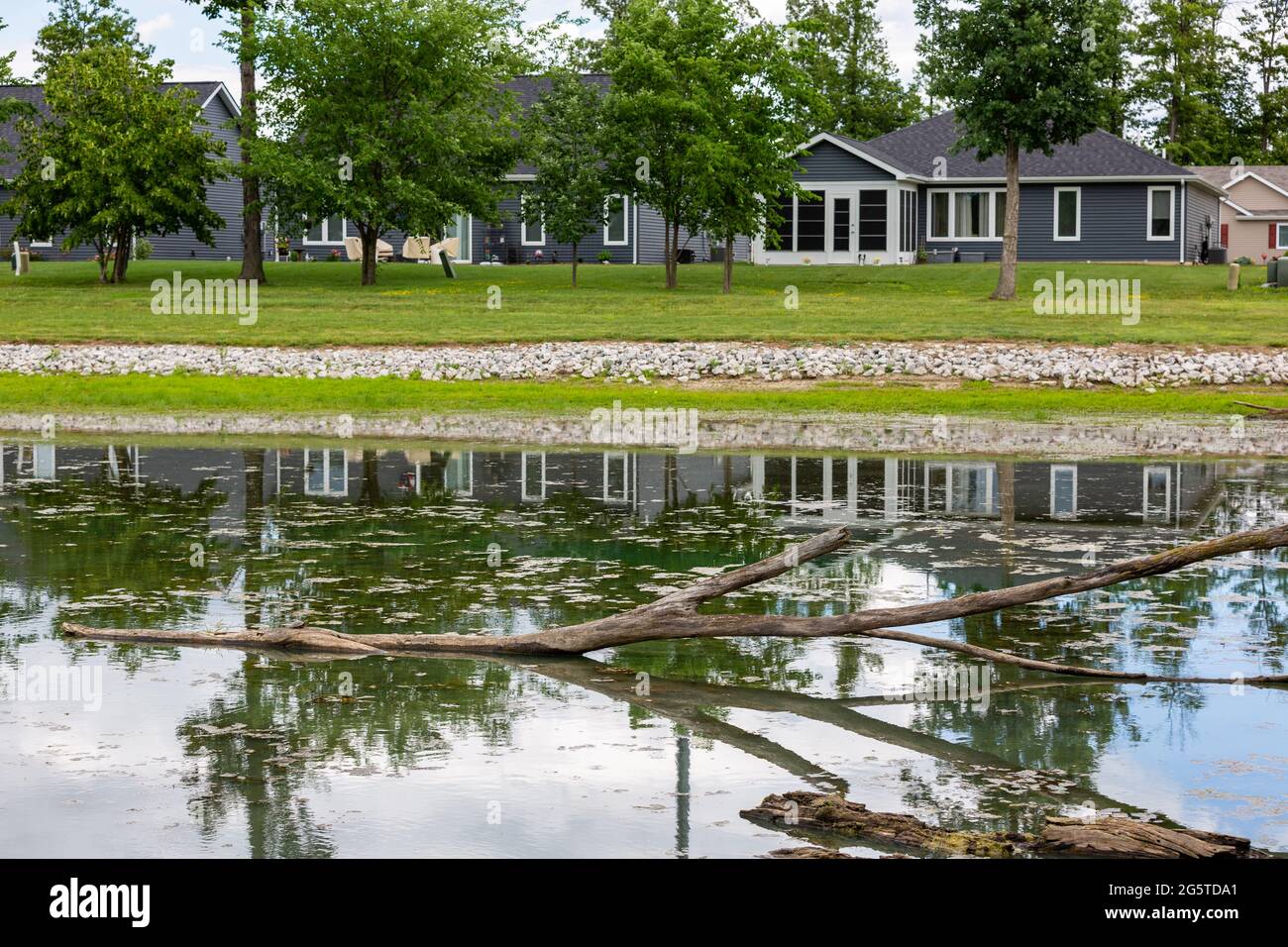 Subdivision retention pond hi-res stock photography and images - Alamy