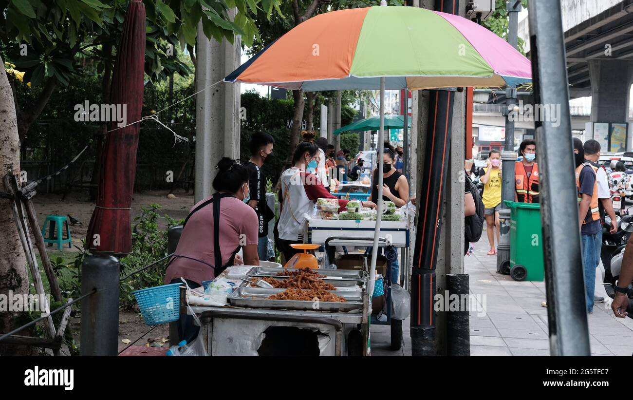 Push Cart Food Vendors near the Queen Sirikit National Convention ...