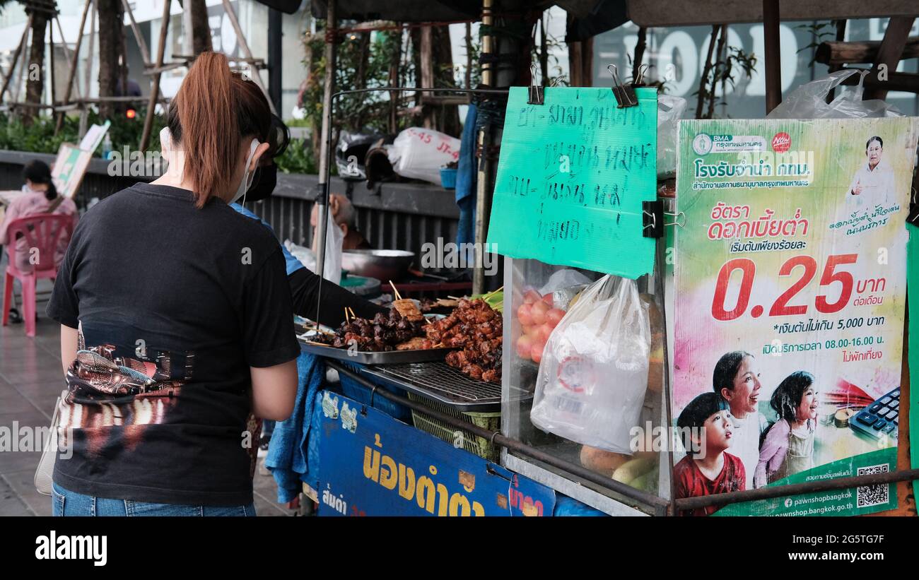 Push Cart Food Vendors near the Queen Sirikit National Convention ...