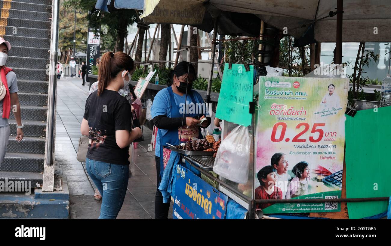 Mrt stations hi-res stock photography and images - Alamy