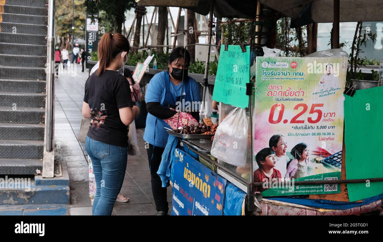 Mrt stations hi-res stock photography and images - Alamy