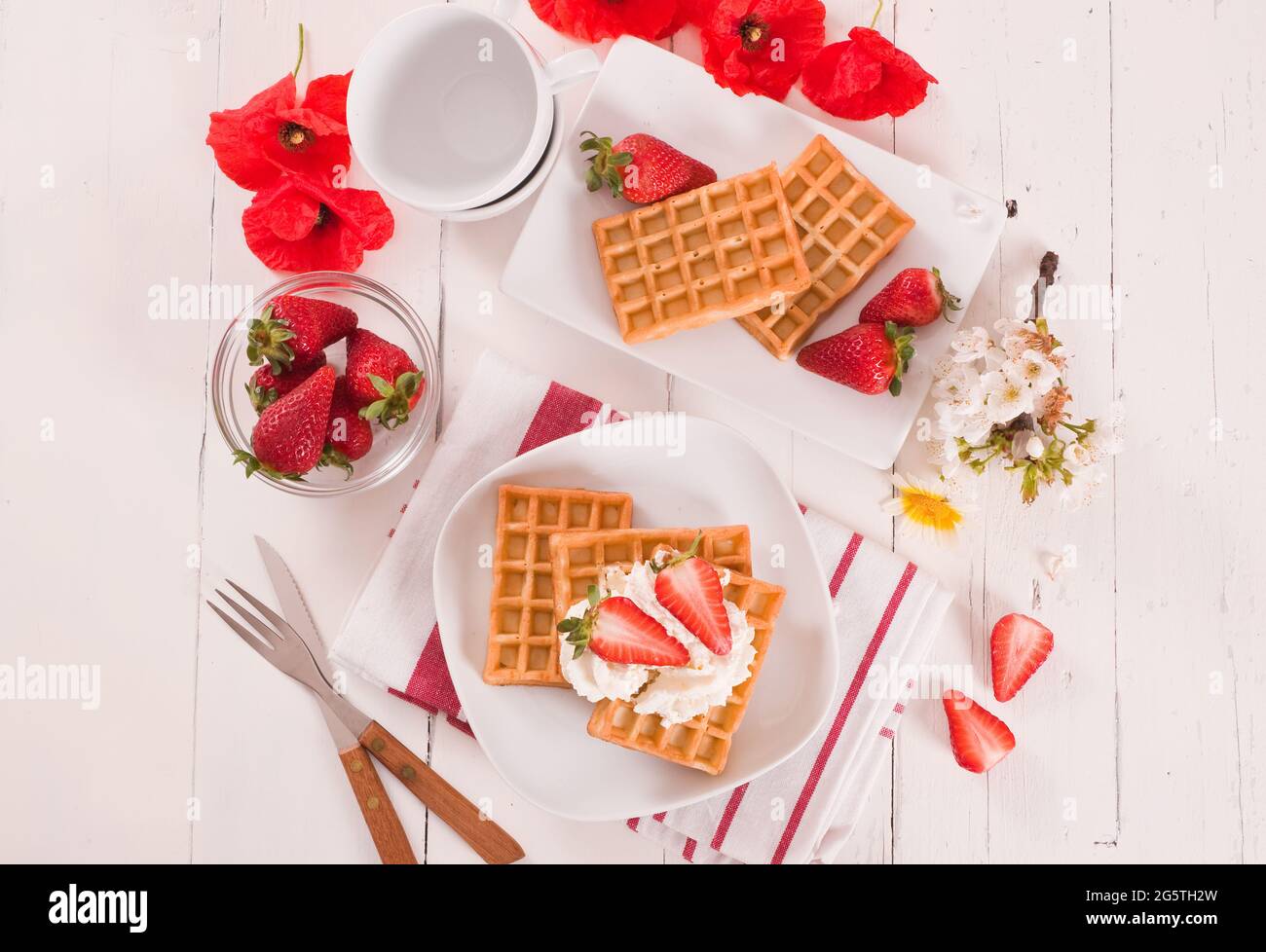 Waffel whipped cream hi-res stock photography and images - Alamy