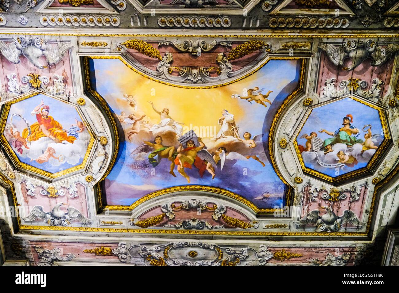 Church ceiling painting hi-res stock photography and images - Alamy