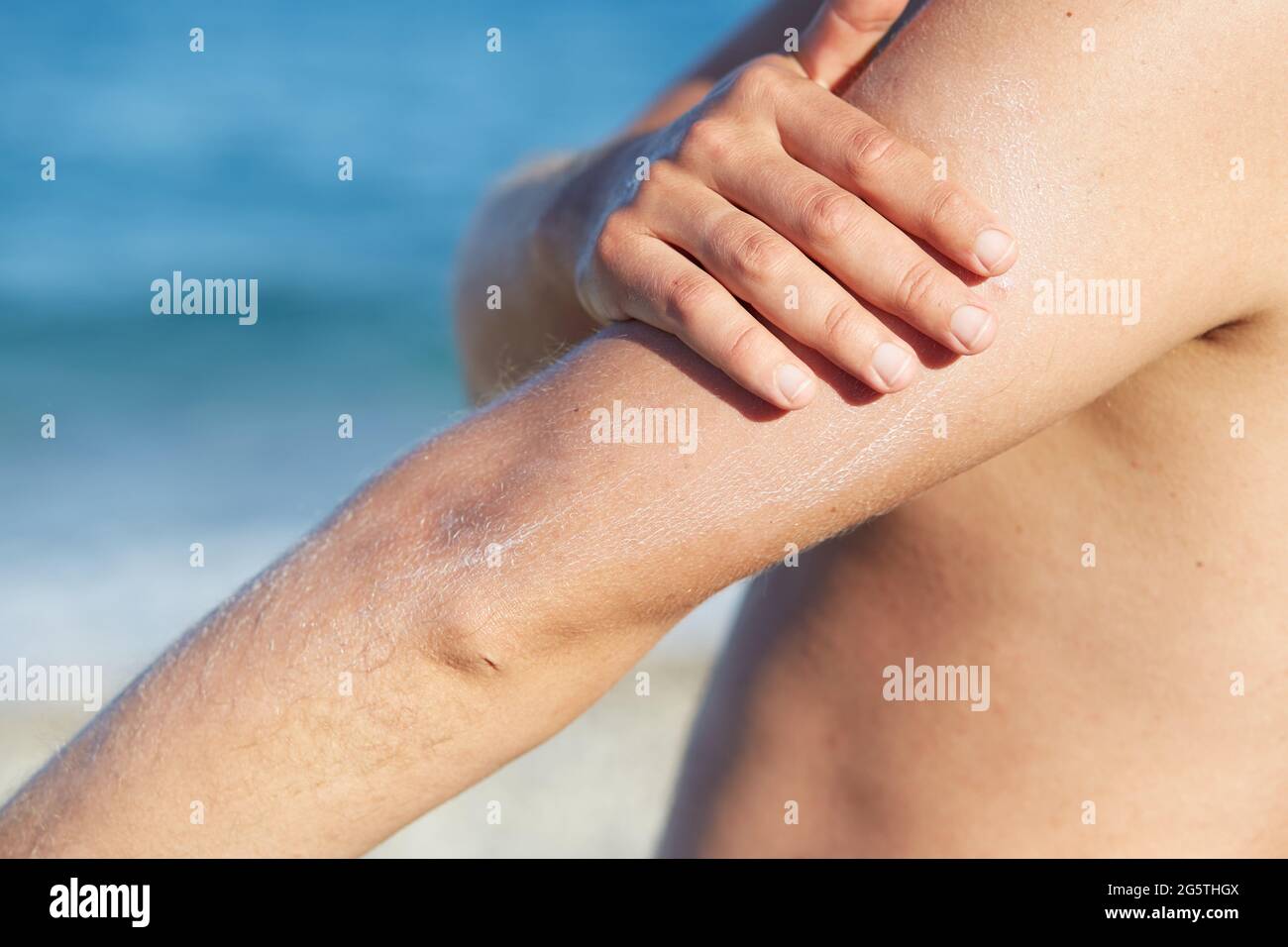 Applying sun cream on beach hi-res stock photography and images - Alamy