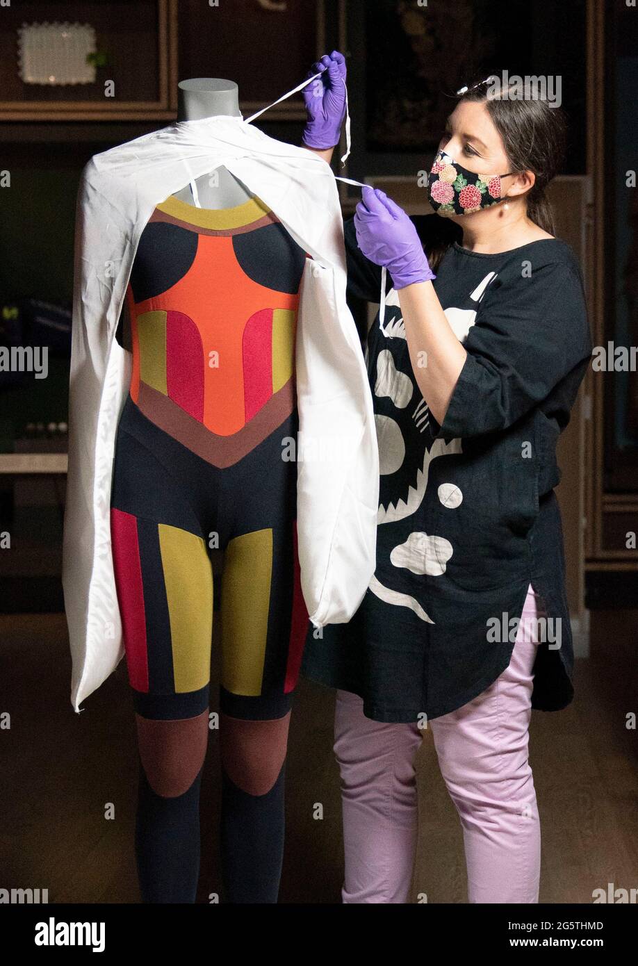 Uncovers hi-res stock photography and images - Alamy