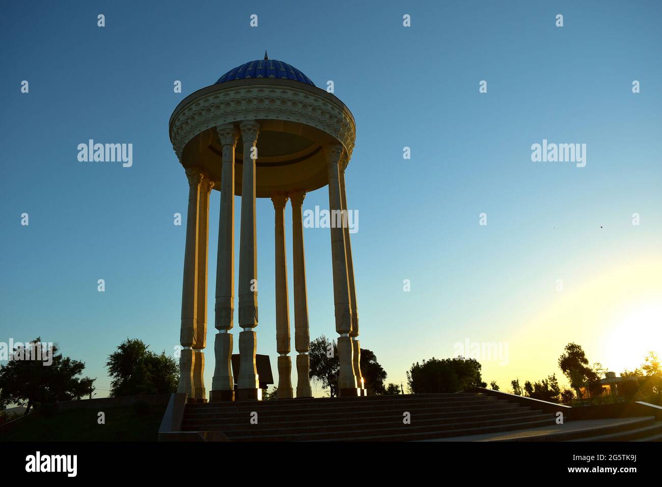 Monumental structure hi-res stock photography and images - Alamy