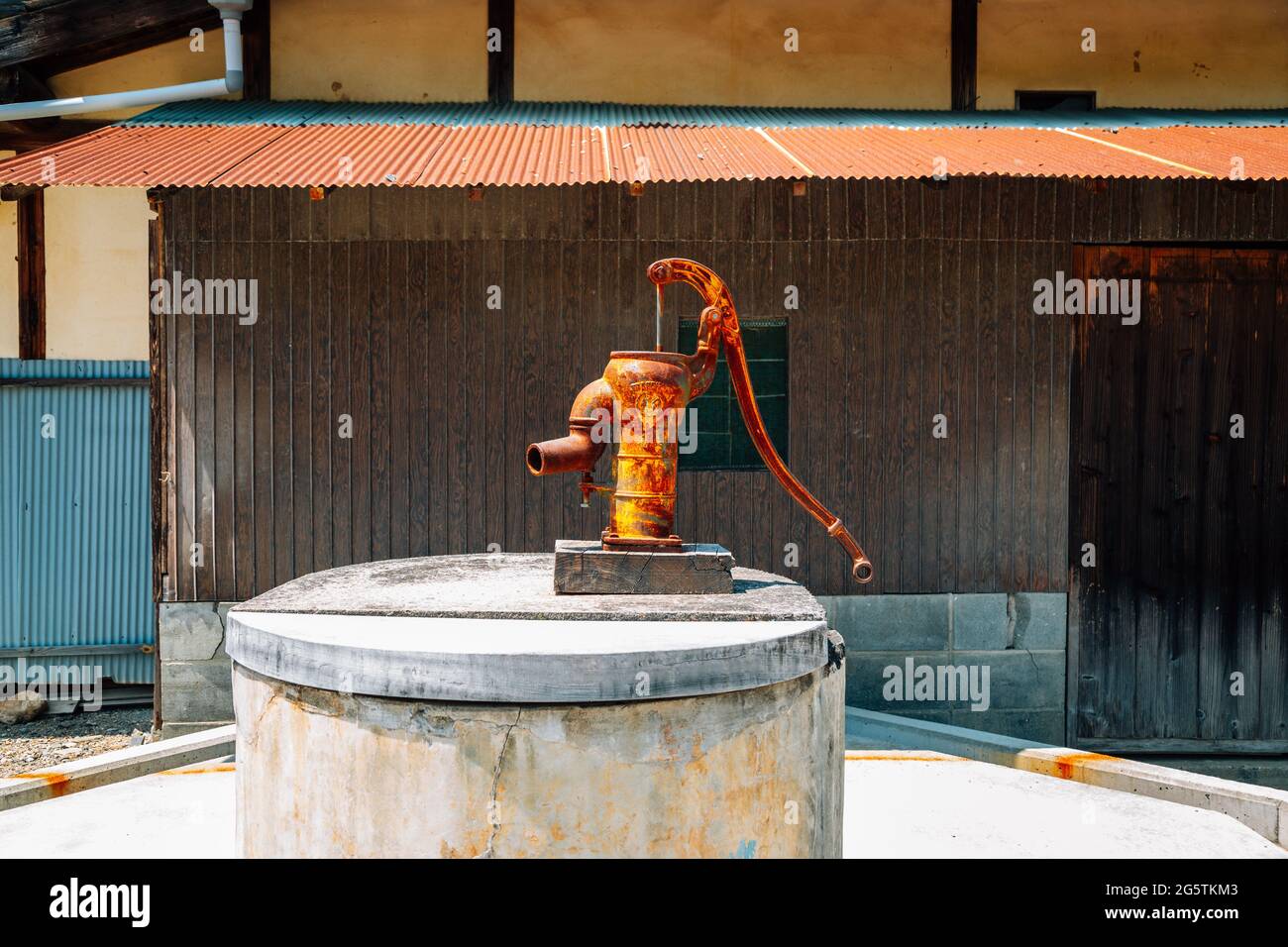Well building japan hi-res stock photography and images - Alamy