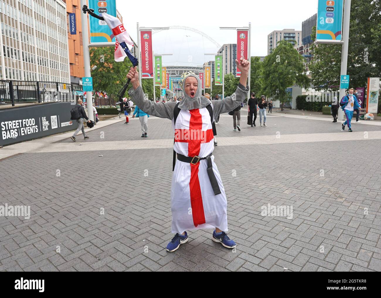 London, UK. 29th June, 2021. An England fan dressed up as Richard the ...