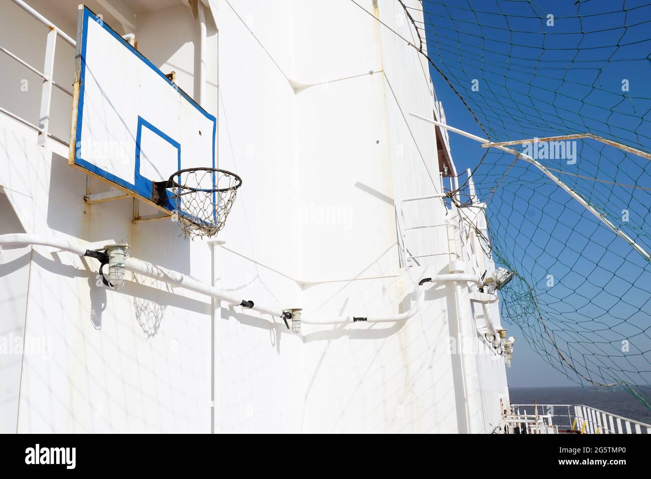 Basketball court by sea hi-res stock photography and images - Alamy