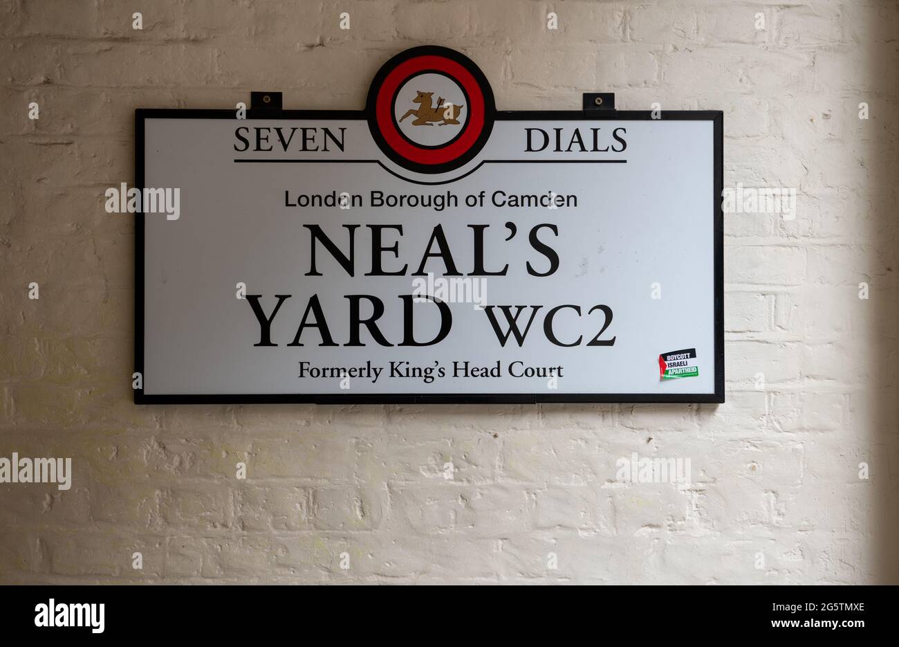 Seven dials london sign hi-res stock photography and images - Alamy