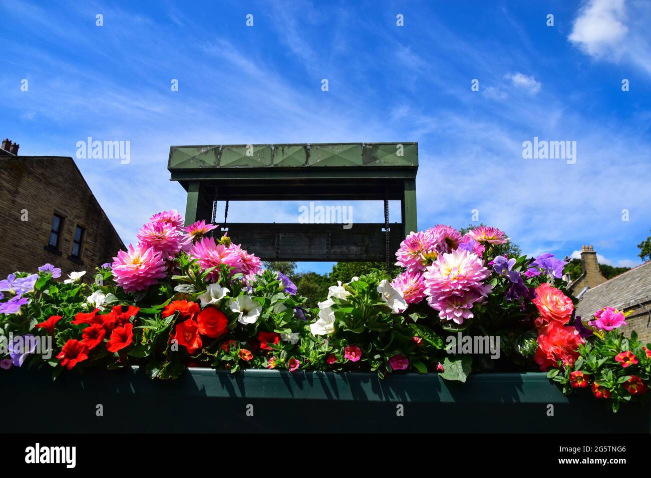 Flower Basket, Guillotine Lock, Rochdale Canal, Todmorden, Pennines ...