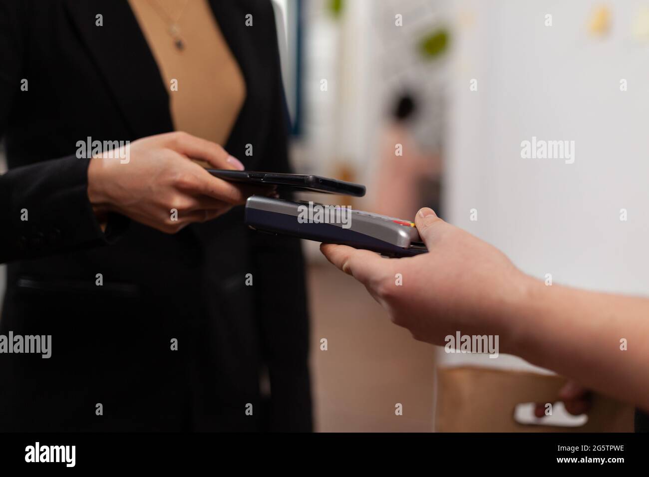 Woman paying takeaway meal hi-res stock photography and images - Alamy