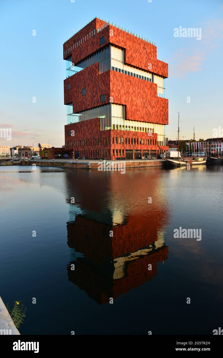 BELGIUM. ANTWERPEN.OPEN IN 2011, THE MUSEUM AAN DE STROOM (MAS) HAS ...
