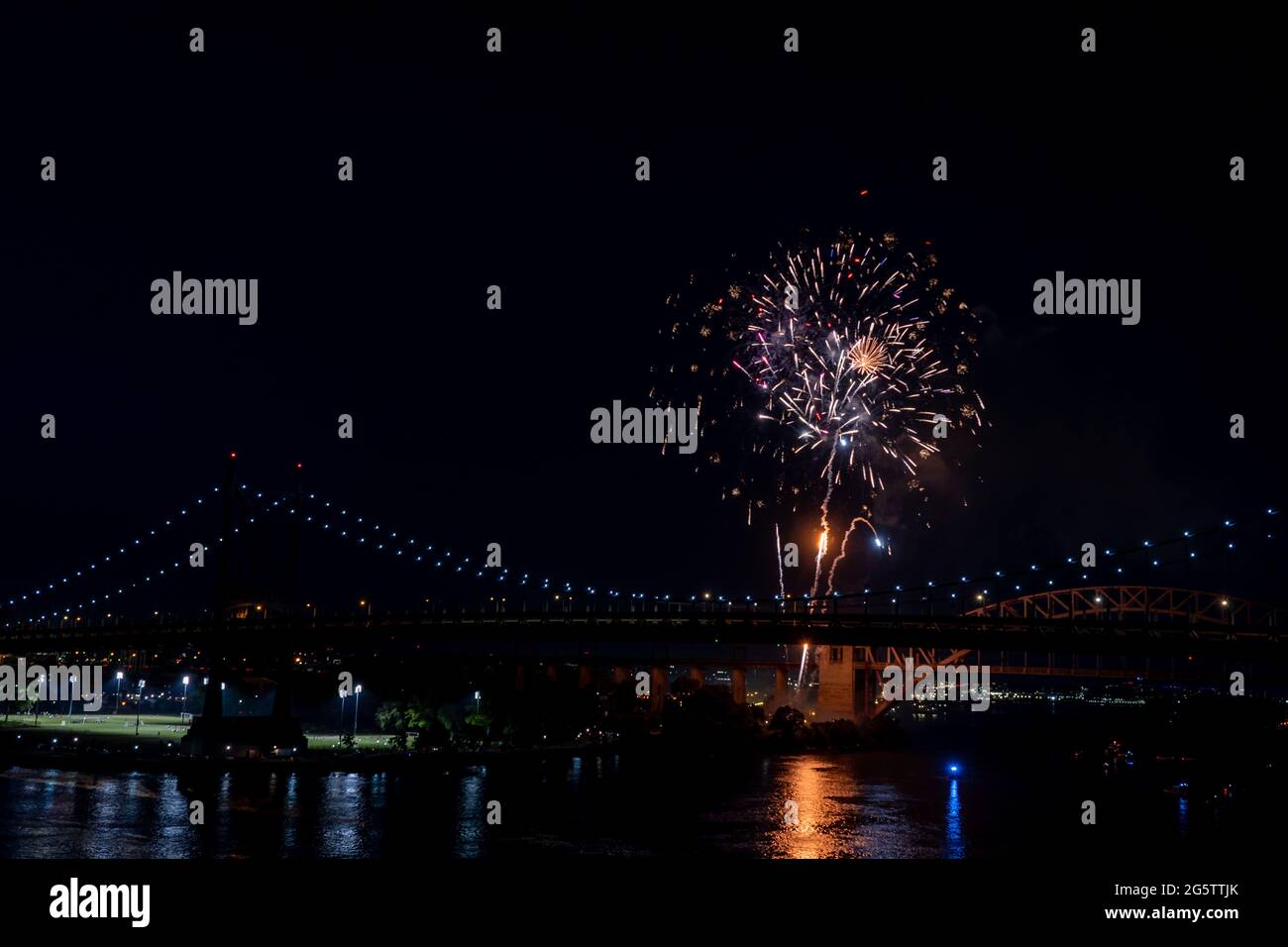 Astoria fireworks show hi-res stock photography and images - Alamy
