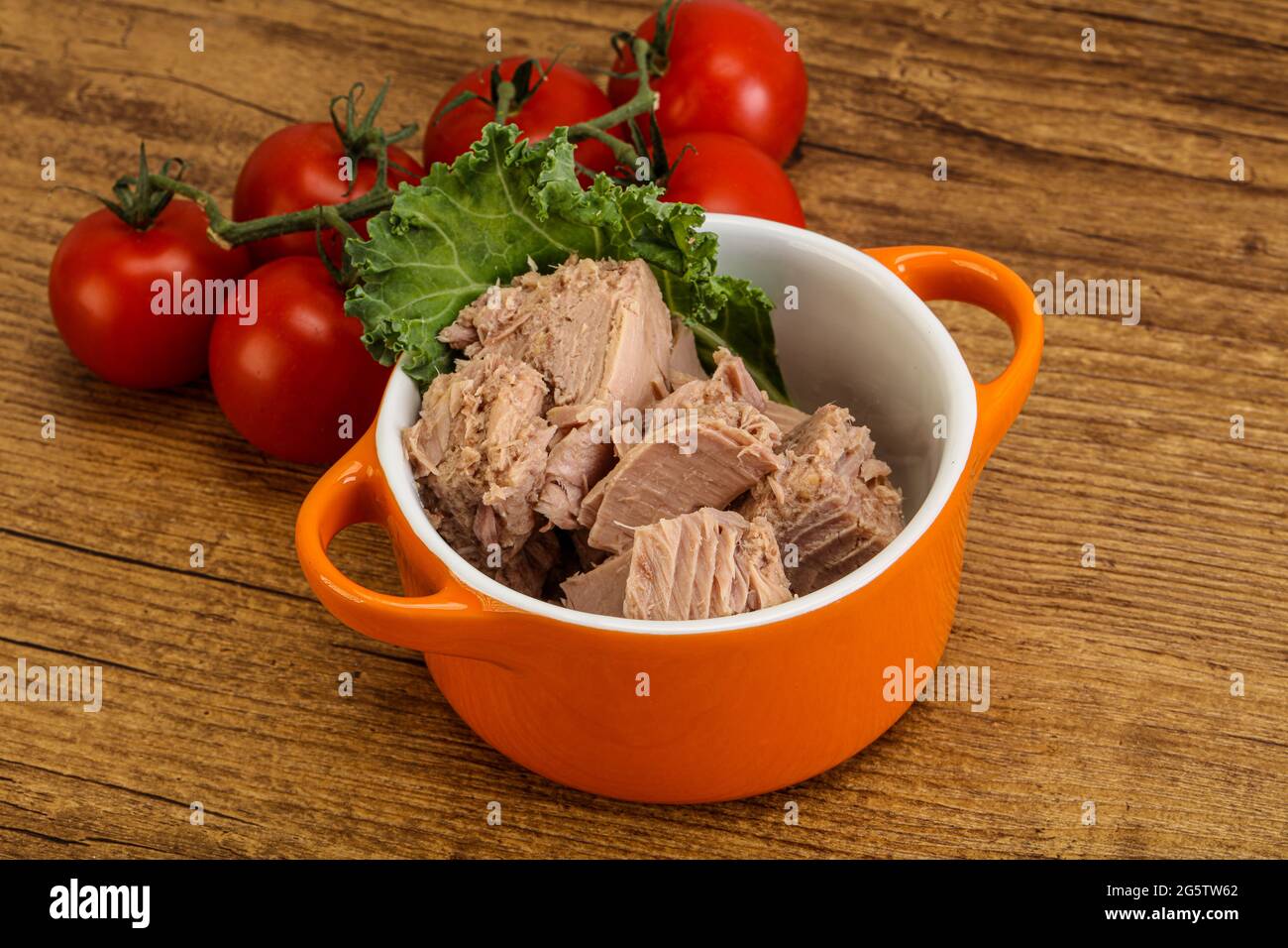 Tasty Canned tuna fillet in the bowl Stock Photo - Alamy
