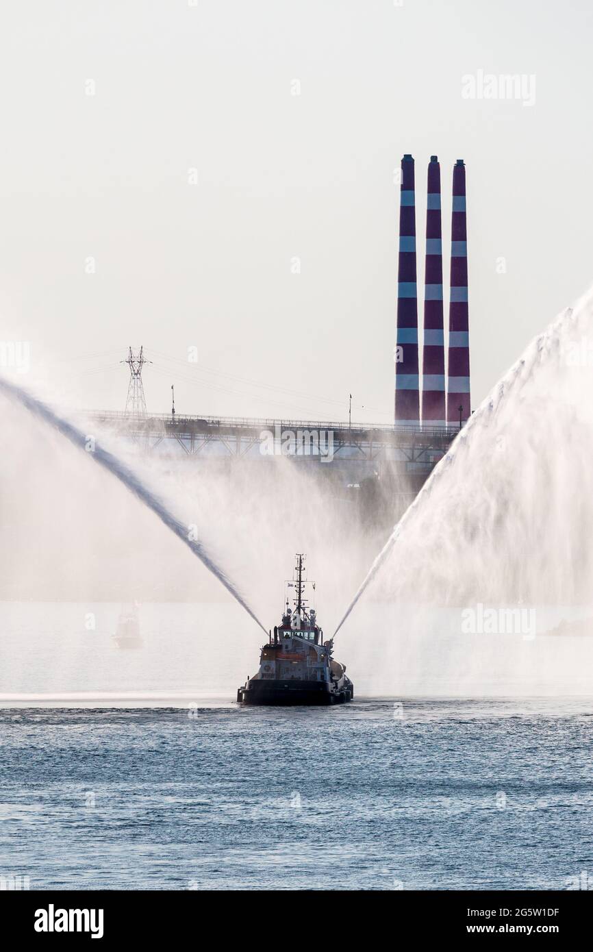 tugboat using fire fighting cannons to say goodbye to RMS Queen Mary 2 ...