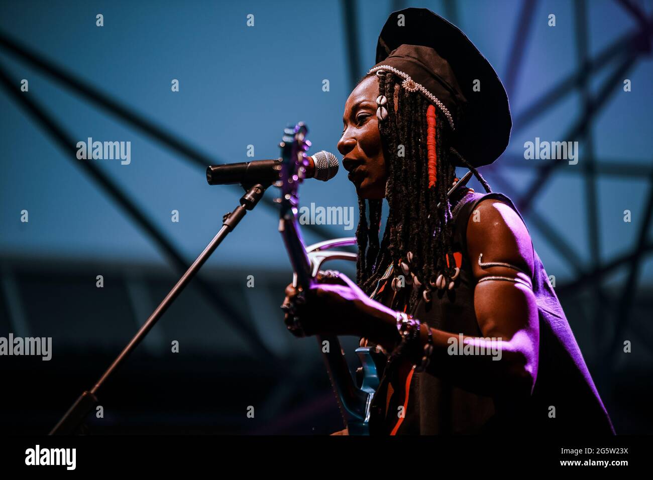 Contemporary vision of africa hi-res stock photography and images - Alamy