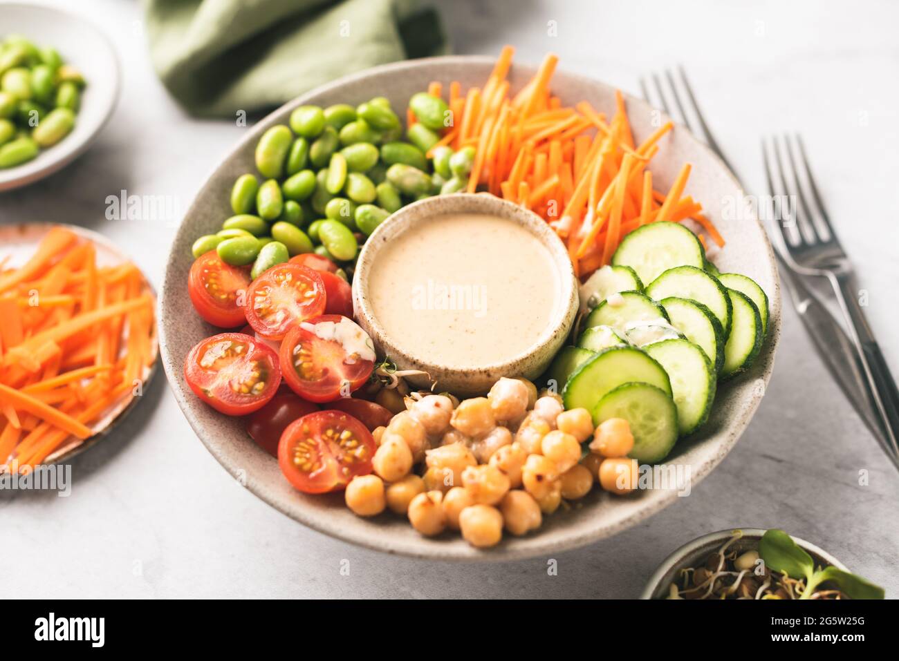 Edemame beans raw hi-res stock photography and images - Alamy