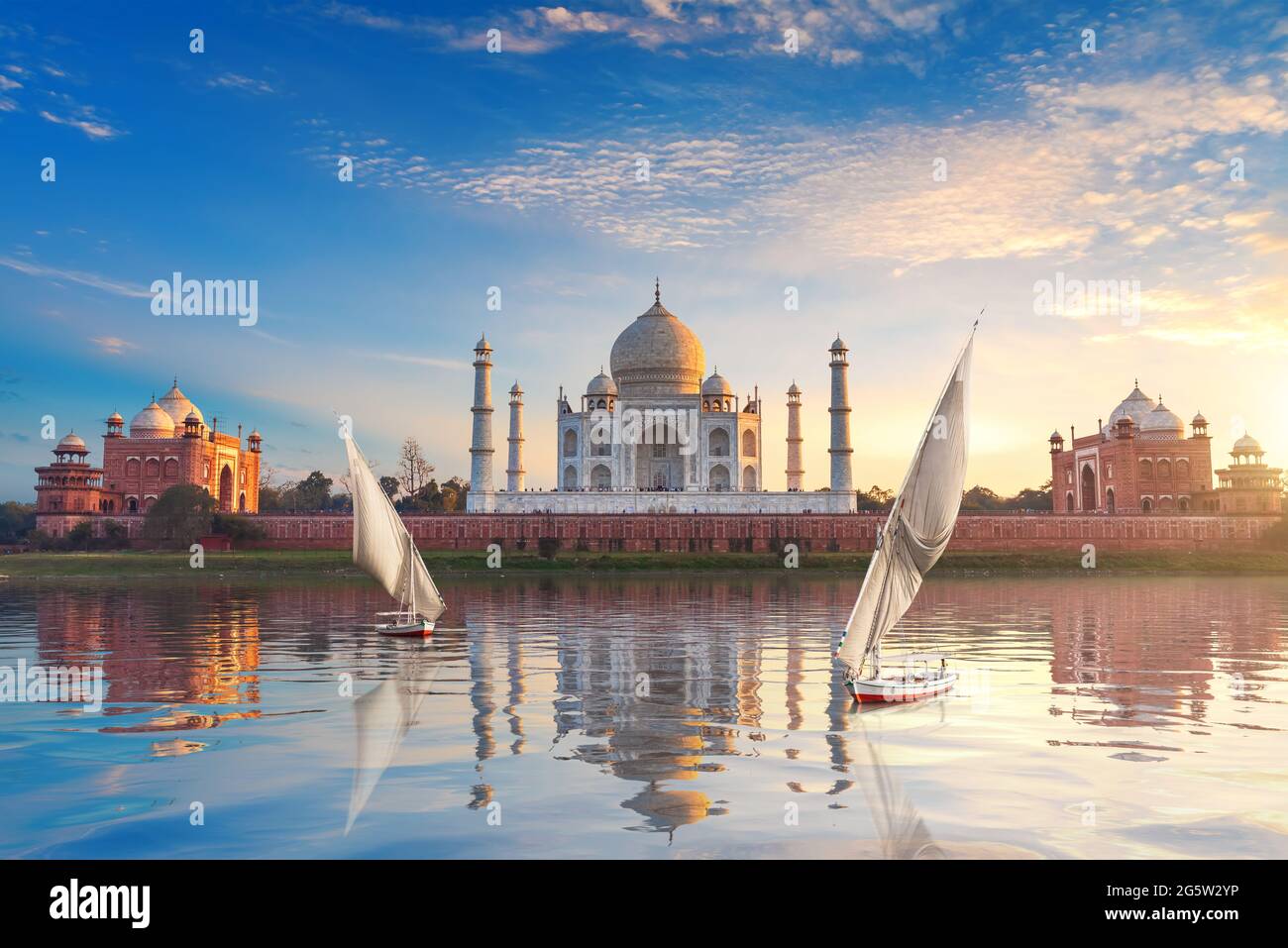 Asian sailboats hi-res stock photography and images - Alamy