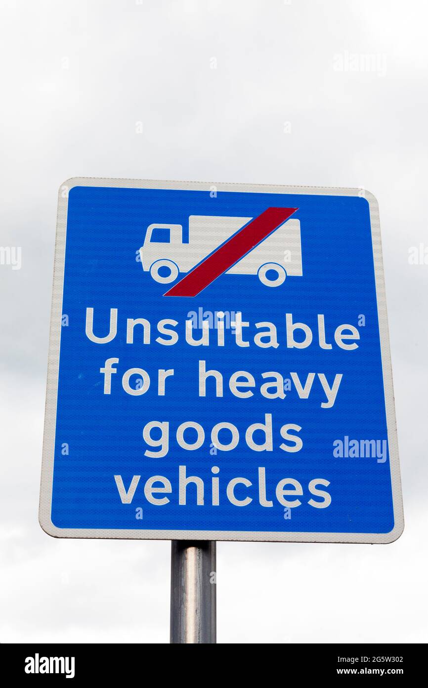 Road sign. Unsuitable for heavy goods vehicles. UK Stock Photo - Alamy