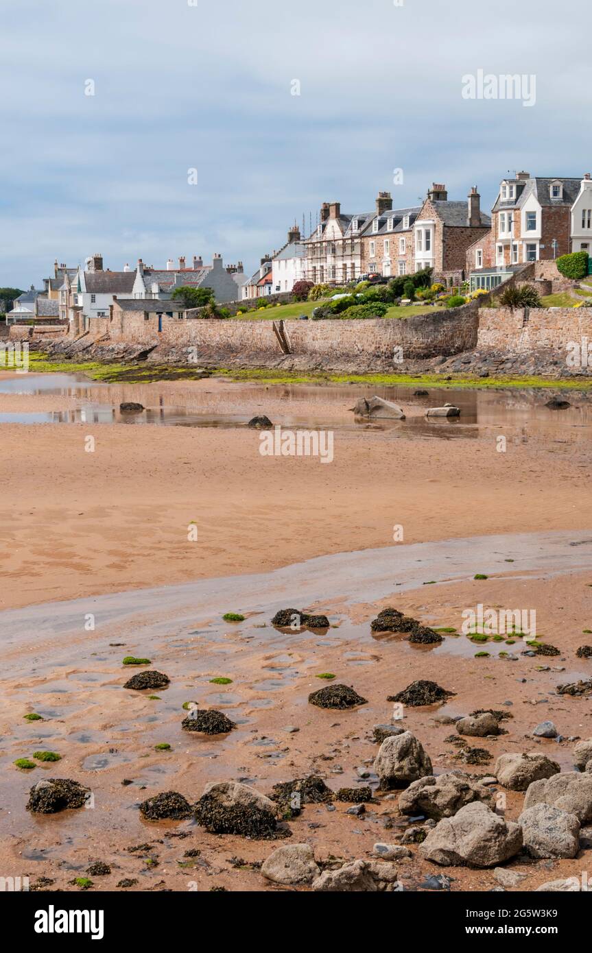 The beach at Elie in the East Neuk of Fife, Scotland Stock Photo - Alamy