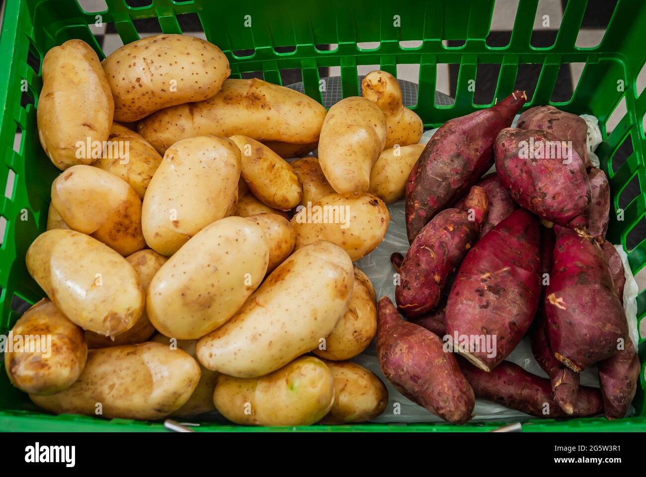 Pile of fresh Raw organic potatoes and sweet potatoes camote batata on ...