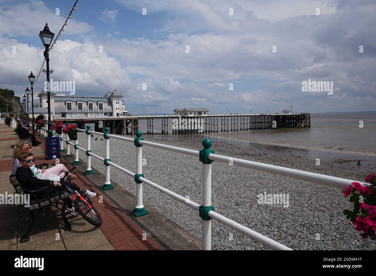 Penarth sea front hi-res stock photography and images - Alamy