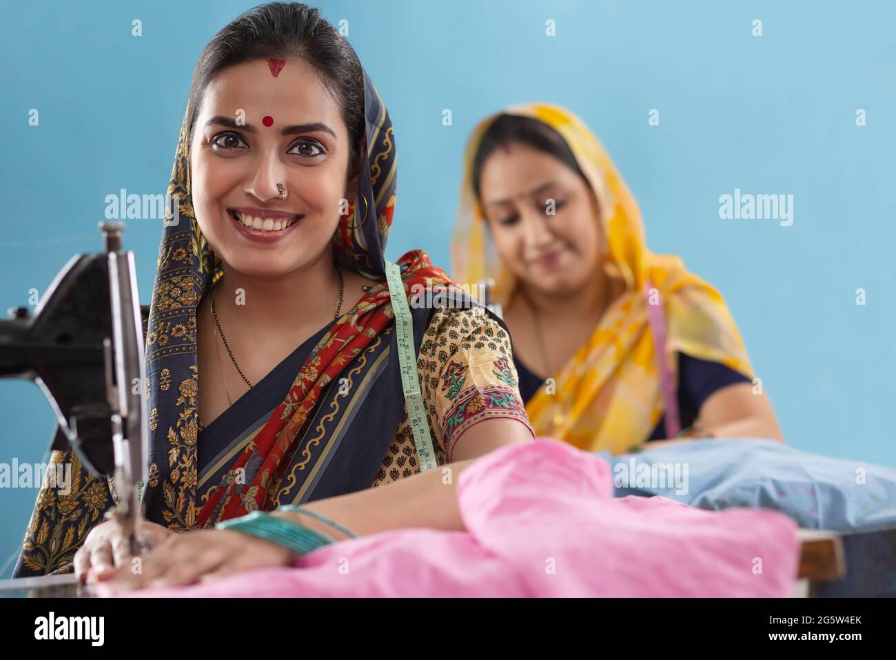 Two sewing women domestic work hi-res stock photography and images - Alamy