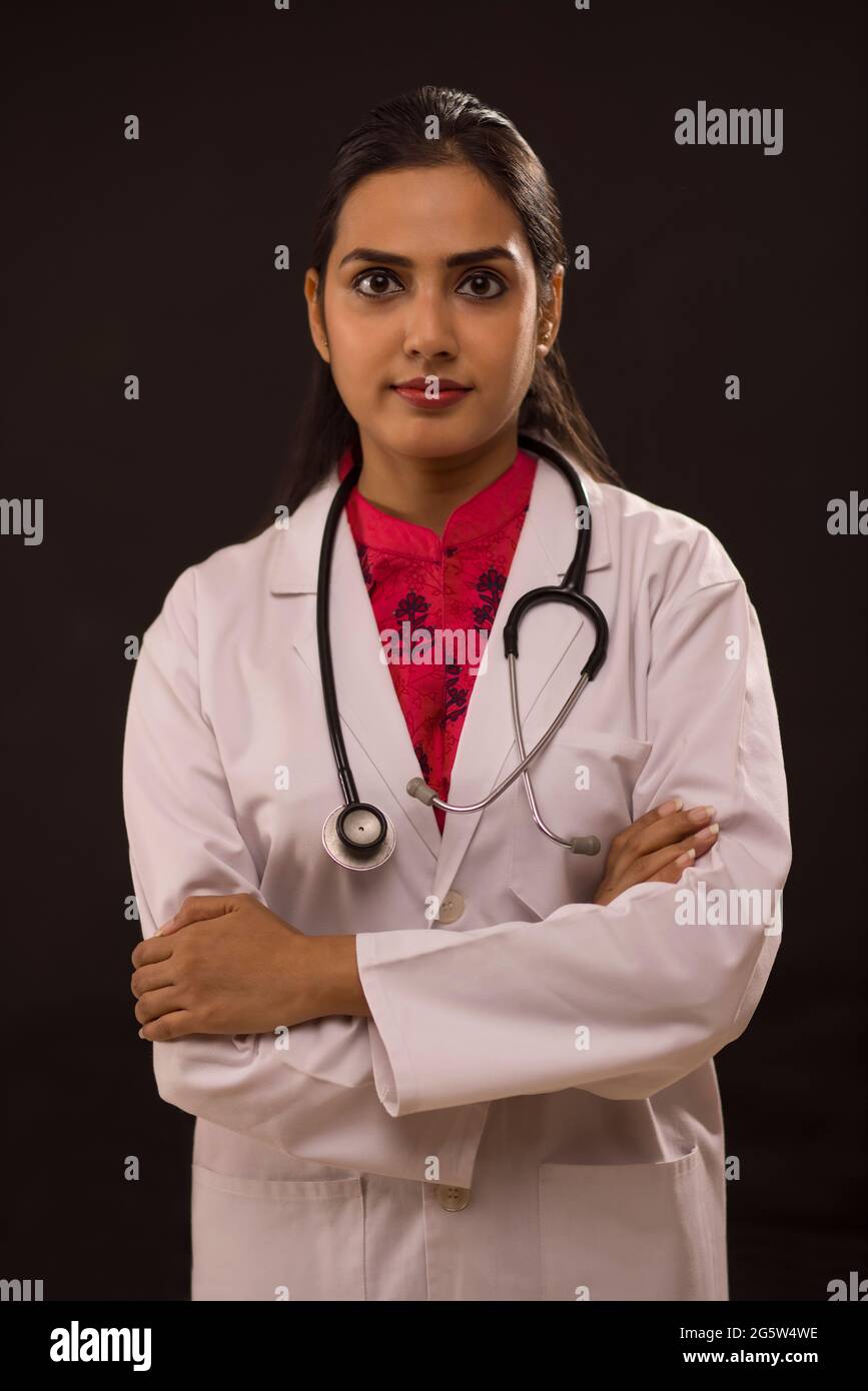 Portrait of a lady doctor standing Stock Photo - Alamy