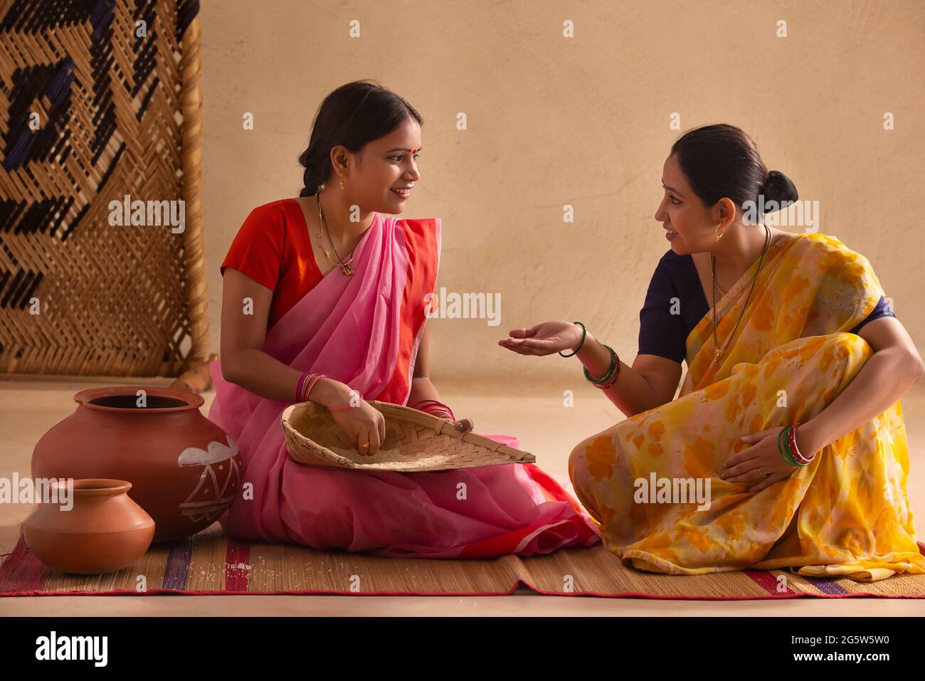 Indian rural women talking to each other hi-res stock photography and ...