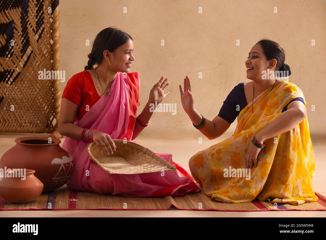 Indian rural women talking to each other hi-res stock photography and ...