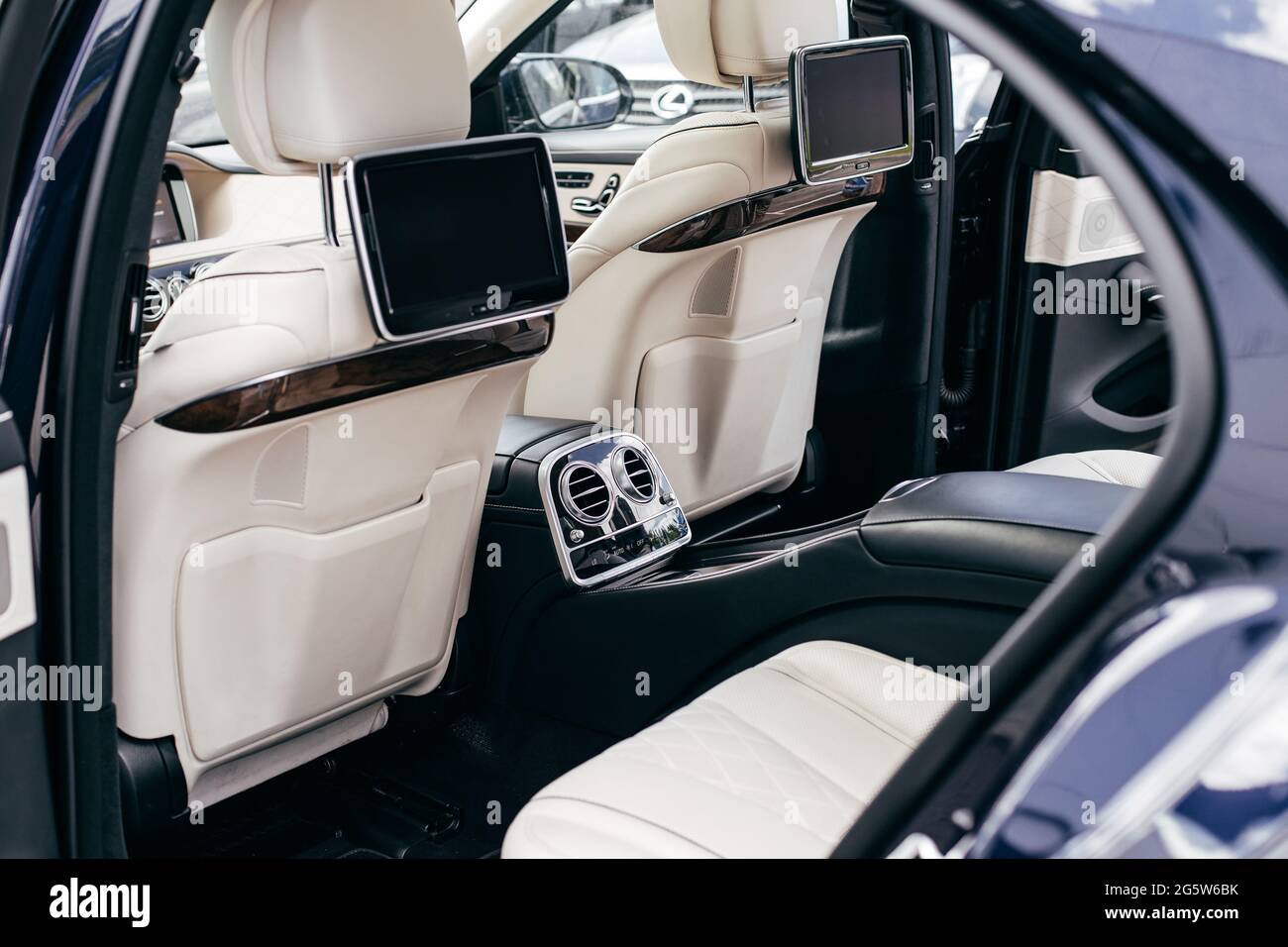 Mercedes comfort hi-res stock photography and images - Alamy