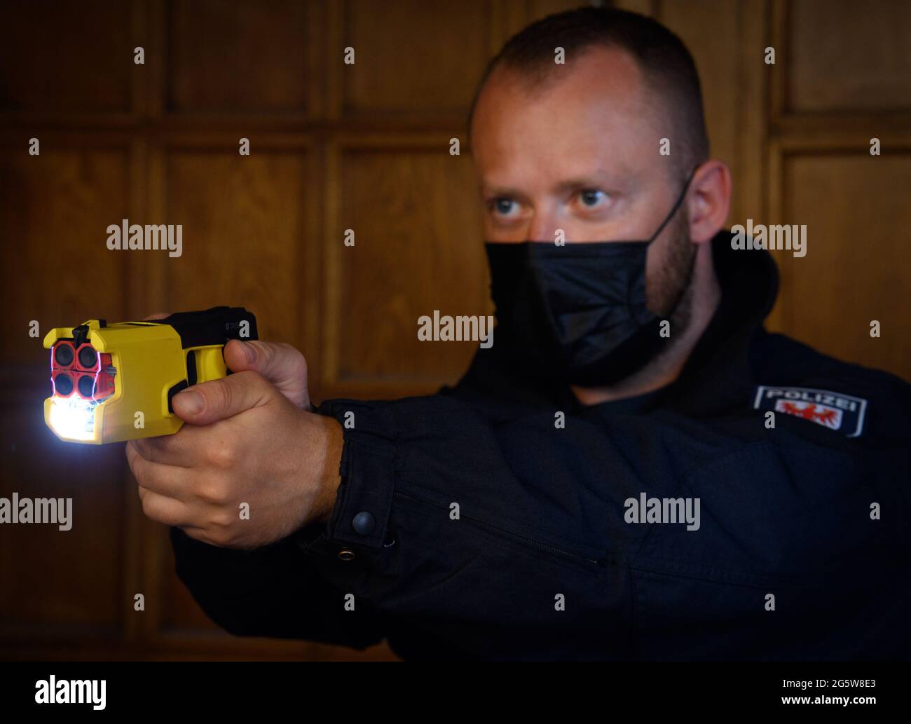 Taser7 hi-res stock photography and images - Alamy