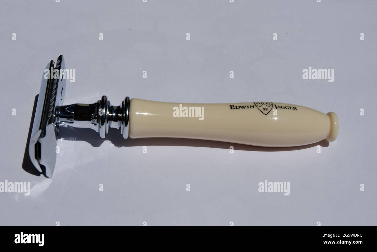 Sharp razor hi-res stock photography and images - Alamy