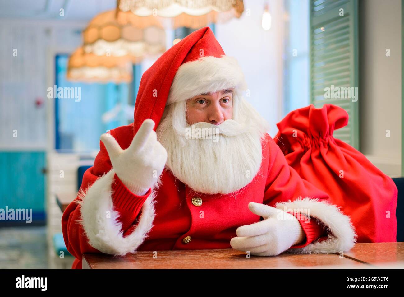 Friendly santa claus hi-res stock photography and images - Alamy