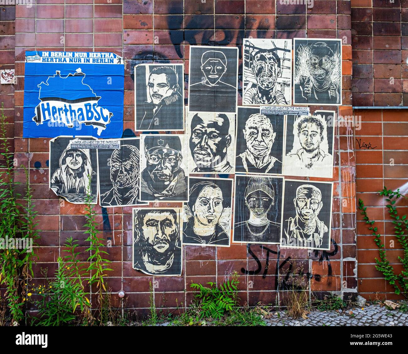 Portraits of refugees without papers hi-res stock photography and ...