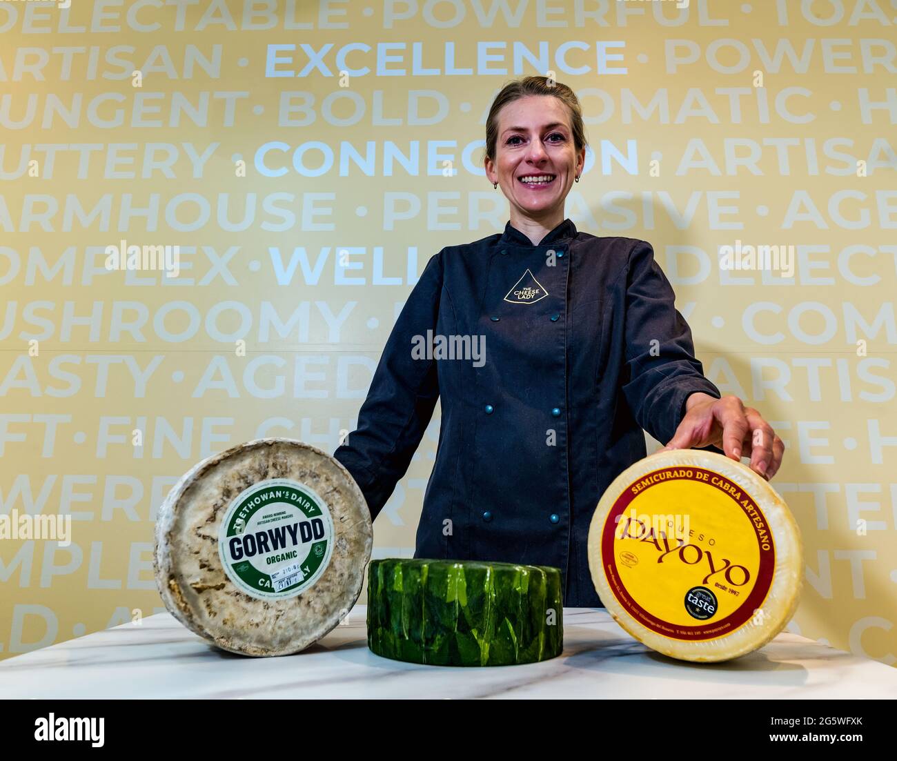 Affineur fromage hi-res stock photography and images - Alamy