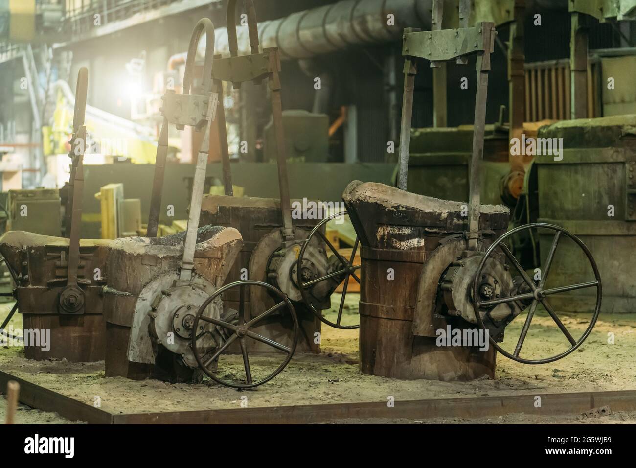 Steel ladles hi-res stock photography and images - Alamy